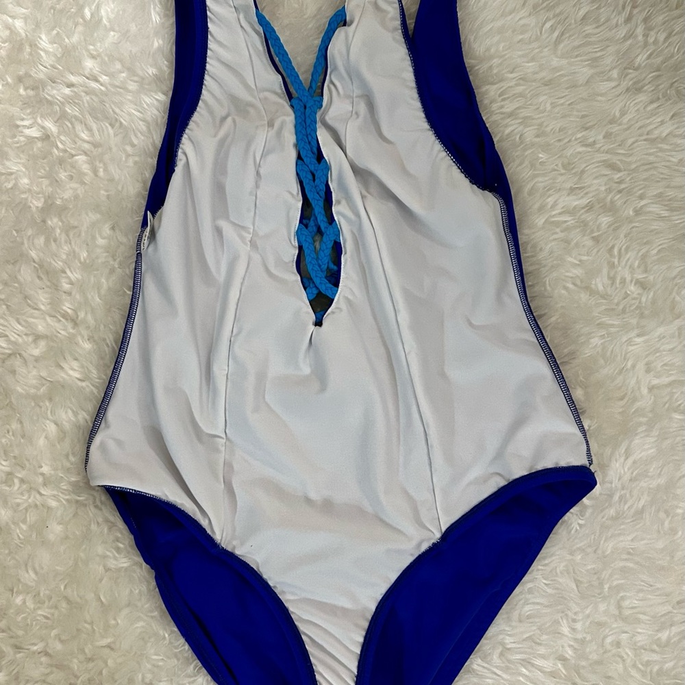 Venus Womens Plunge One Piece Bathing Suit 14 - Gem